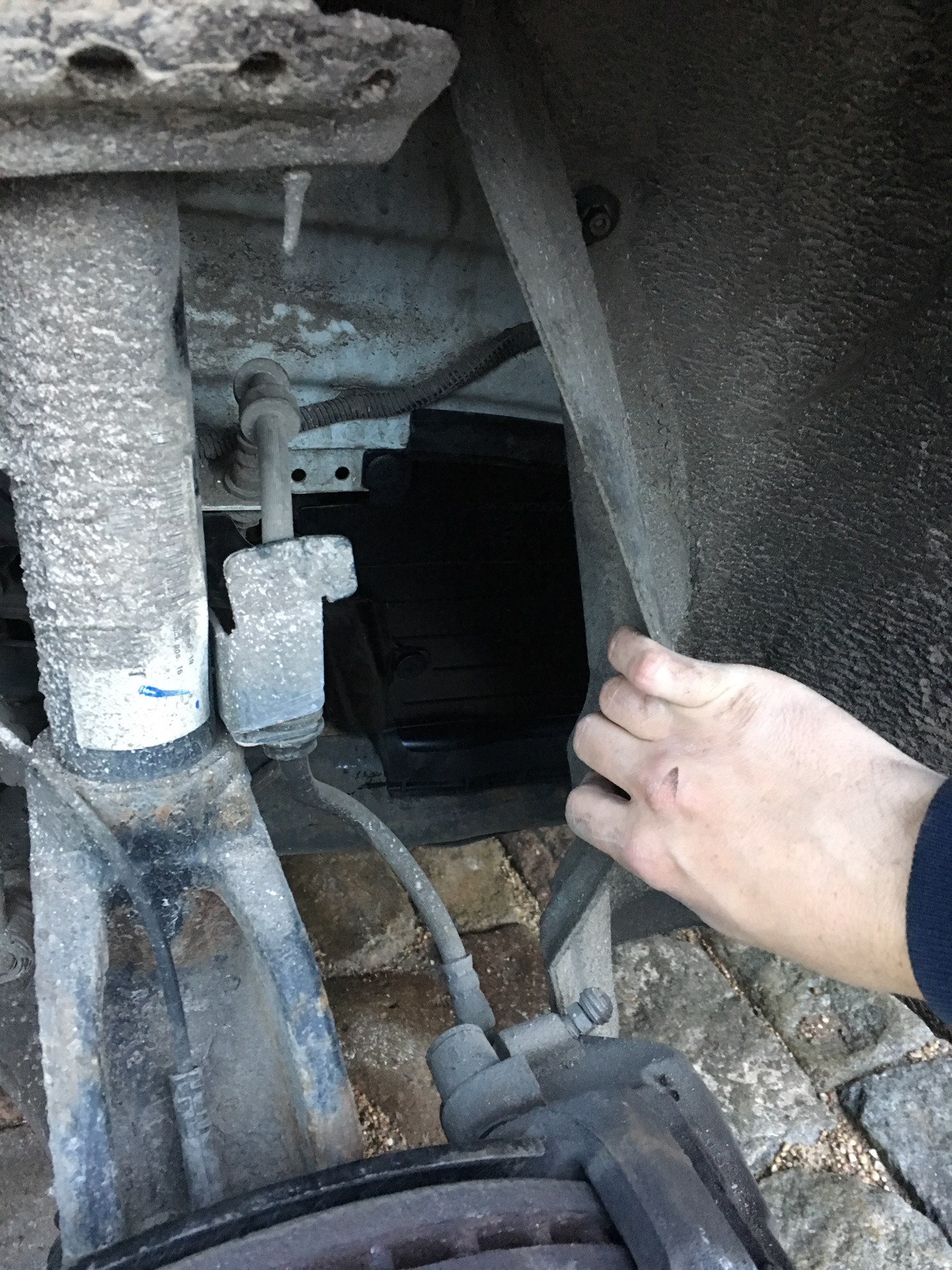 Защита приводного ремня от грязи — Volvo XC60 (1G), 2 л, 2014 года ...