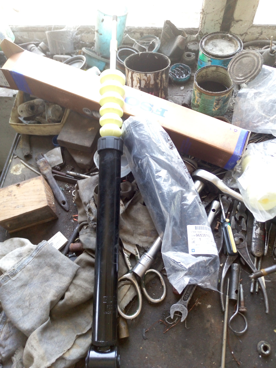 Замена задних амортизаторов — Chevrolet Aveo Sedan (1G), 1,6 л, 2008 ...