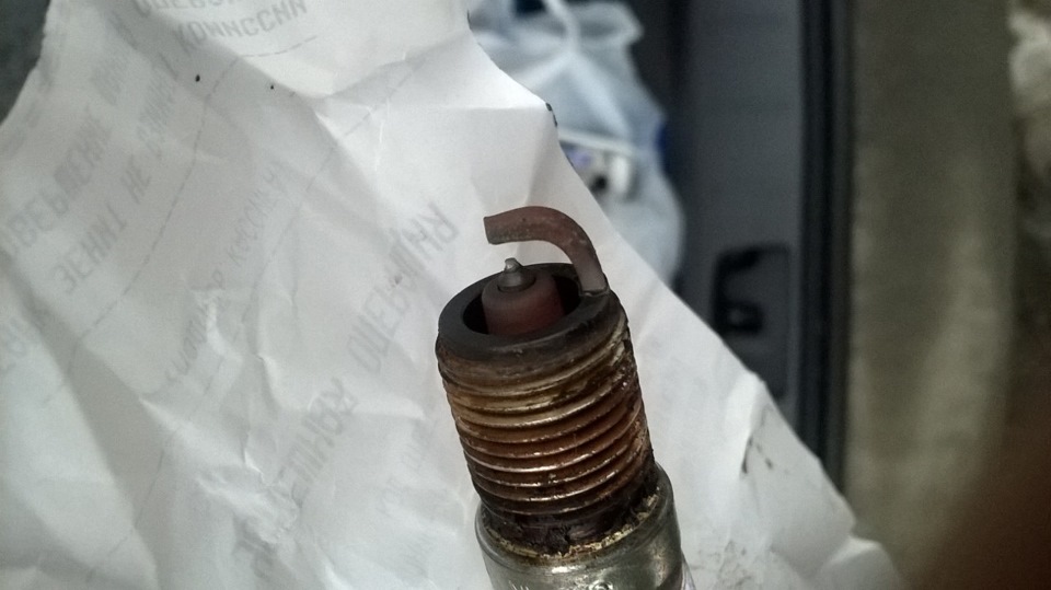 Замена свечей — Volvo S40 (2G), 2 л, 2011 года | плановое ТО | DRIVE2