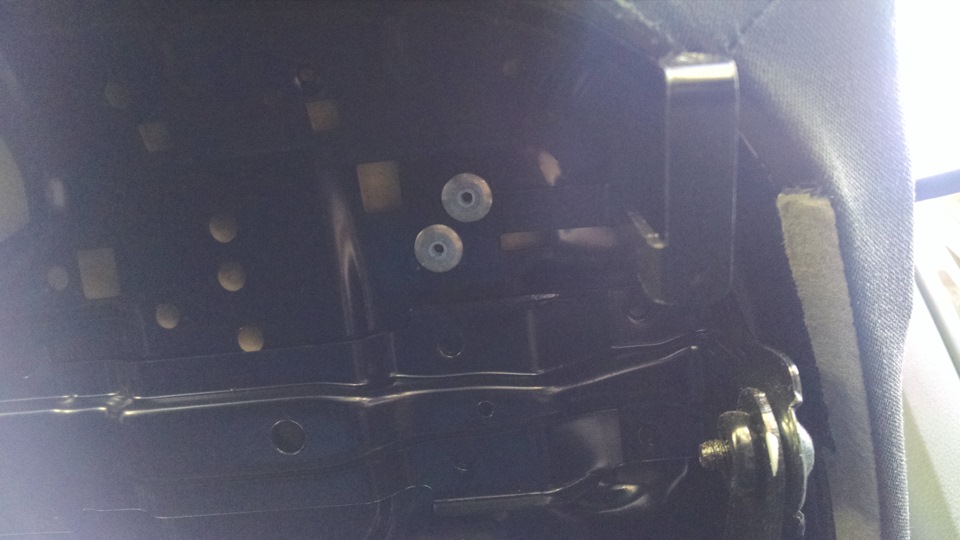 Дополнительный ящик под водительское сиденье — Volkswagen Touran (1G ...