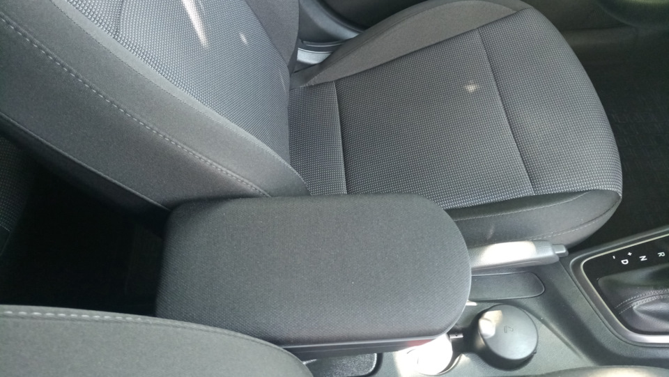 Подлокотник — Hyundai Solaris (2G), 1,6 л, 2020 года | аксессуары | DRIVE2
