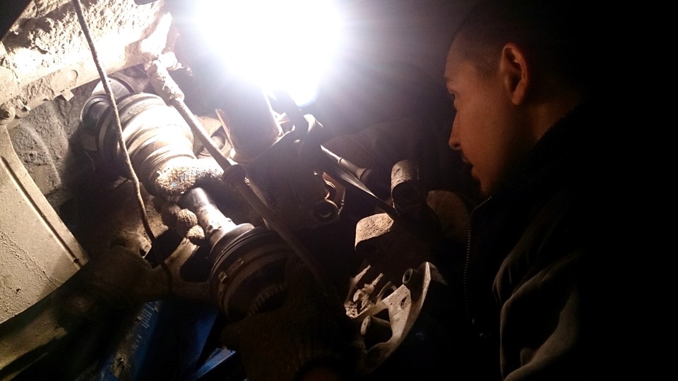 Замена сальников приводов АКПП T6 — Volvo XC90 (1G), 2,9 л, 2003 года ...