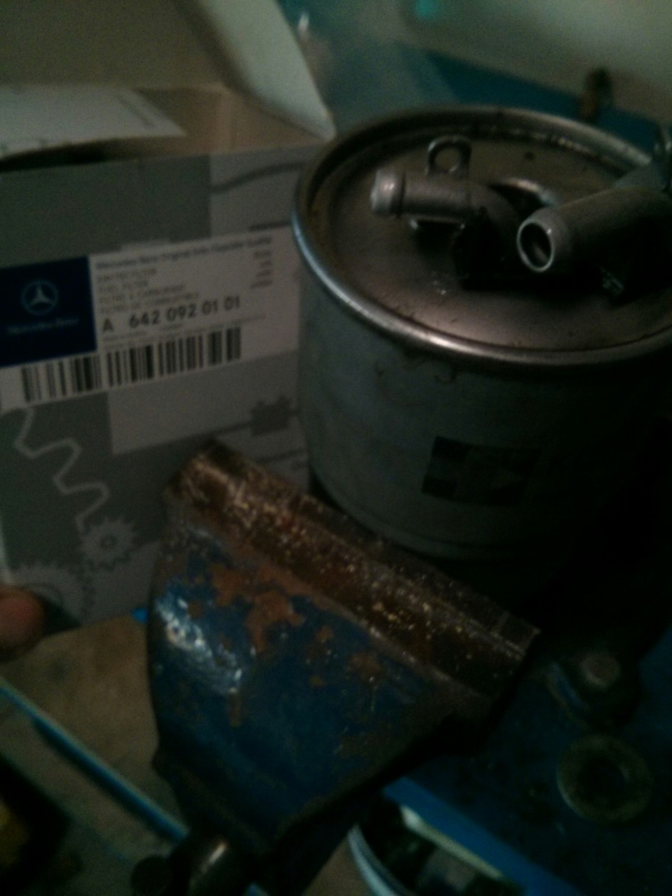 Замена топливного фильра — Mercedes-Benz E-Class (W211), 3 л, 2008 года ...