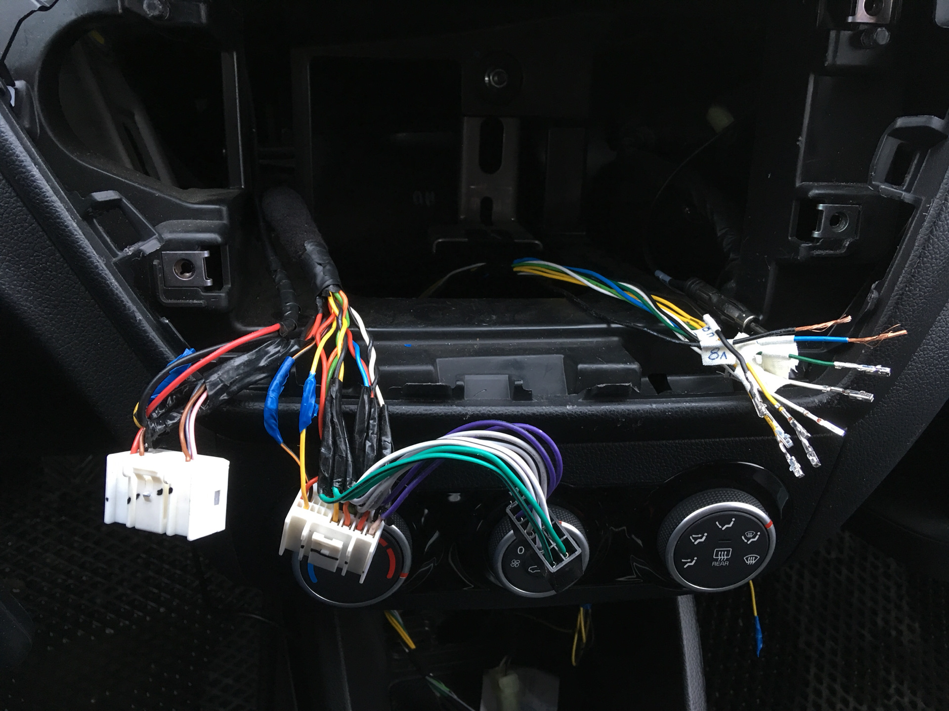 USB и AUX часть финальная, заключительная. — KIA Rio (3G), 1,4 л, 2016 ...