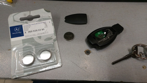 A0008280388 Комплект батареек для ключа 2шт. Mercedes | Запчасти на DRIVE2