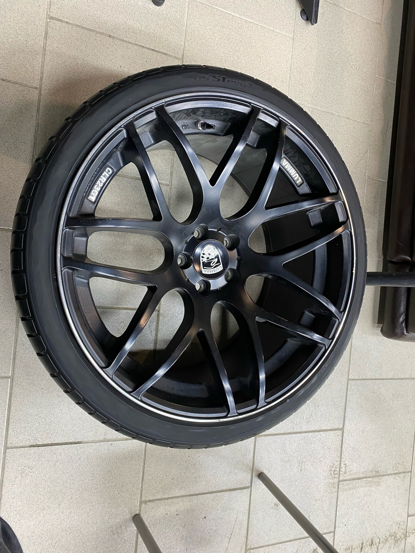 Наклейки на резину от TonyMotors — Audi A7 Sportback (1G), 3 л, 2012 ...
