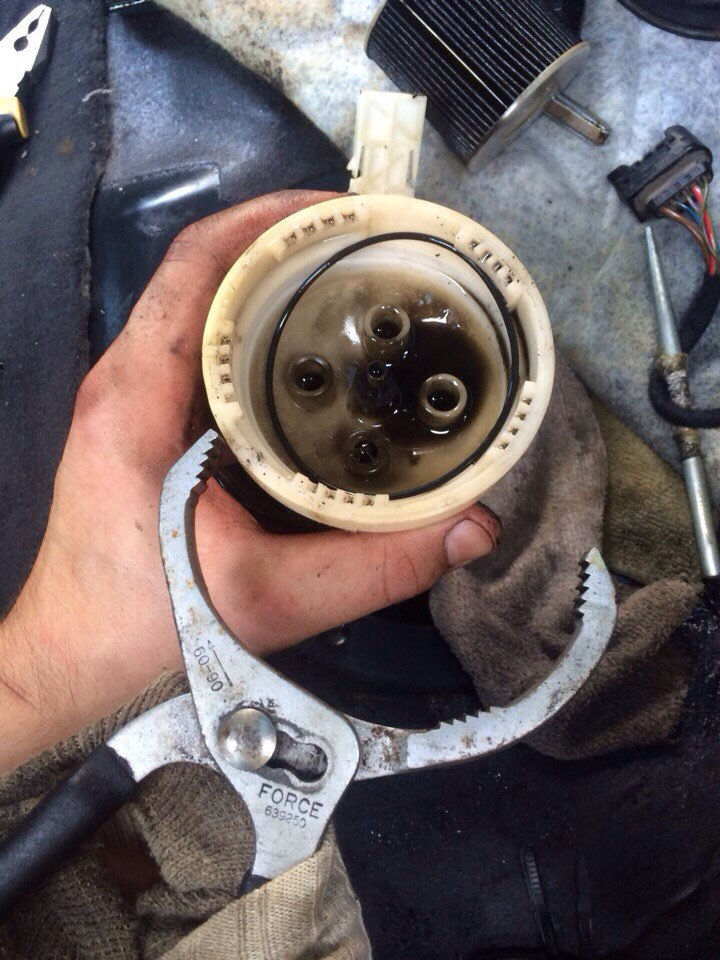 Добрался до насосам топливного фильтра — Mercedes-Benz E-Class (W211), 3,5 л, 2006 года | своими ...