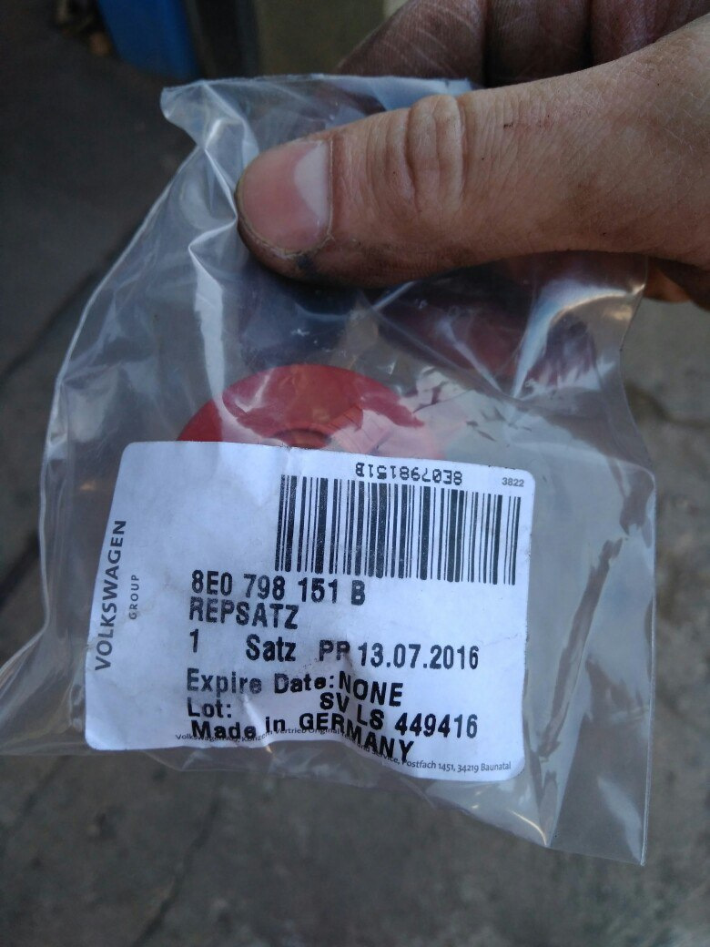 8E0798151B Комплект втулок рыча VAG | Запчасти на DRIVE2