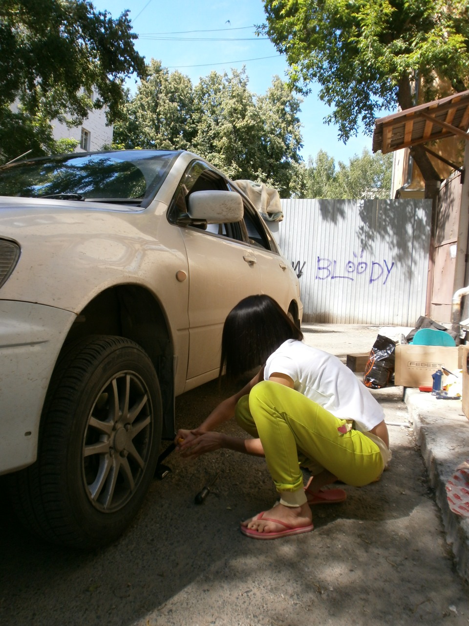 Замена колодок и скобок — Mitsubishi Cedia, 1,5 л, 2001 года | плановое ...