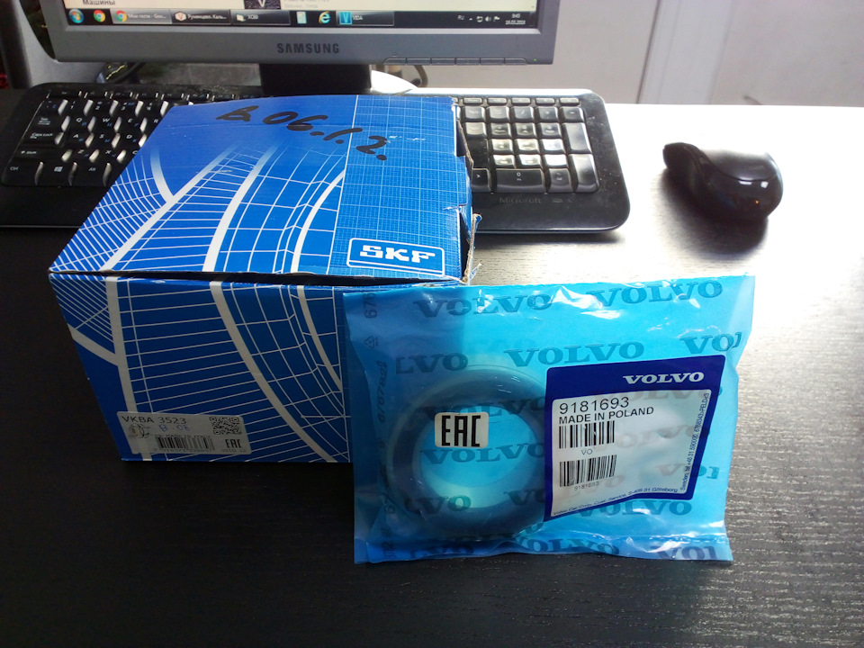 23. Подвесной подшипник правого привода + ступица — Volvo S60 (1G), 2,4 ...