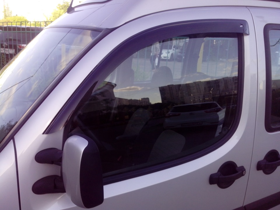 Дефлекторы передних дверей — FIAT Doblo (1G), 1,3 л, 2010 года ...