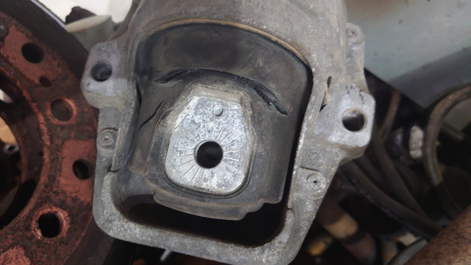 Замена подушек/опор двигателя — Audi A5 Sportback (1G), 2 л, 2009 года ...