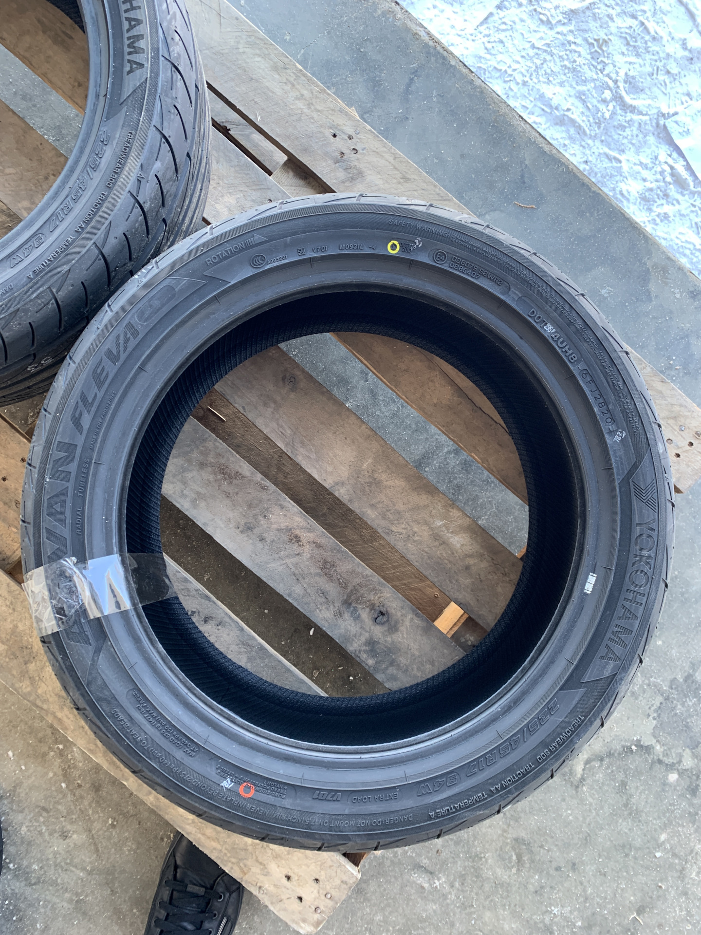 Yokohama Advan Fleva V701 225/45 R17 94W XL — BMW 3 series (E46), 2,2 л, 2003 года | шины | DRIVE2