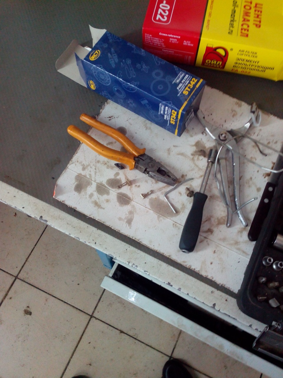 Замена топливного фильтра — Chevrolet Lacetti 5D, 1,4 л, 2010 года ...