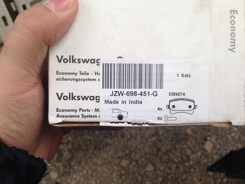 Замена задних колодок — Volkswagen Passat B6, 1,6 л, 2008 года | своими ...
