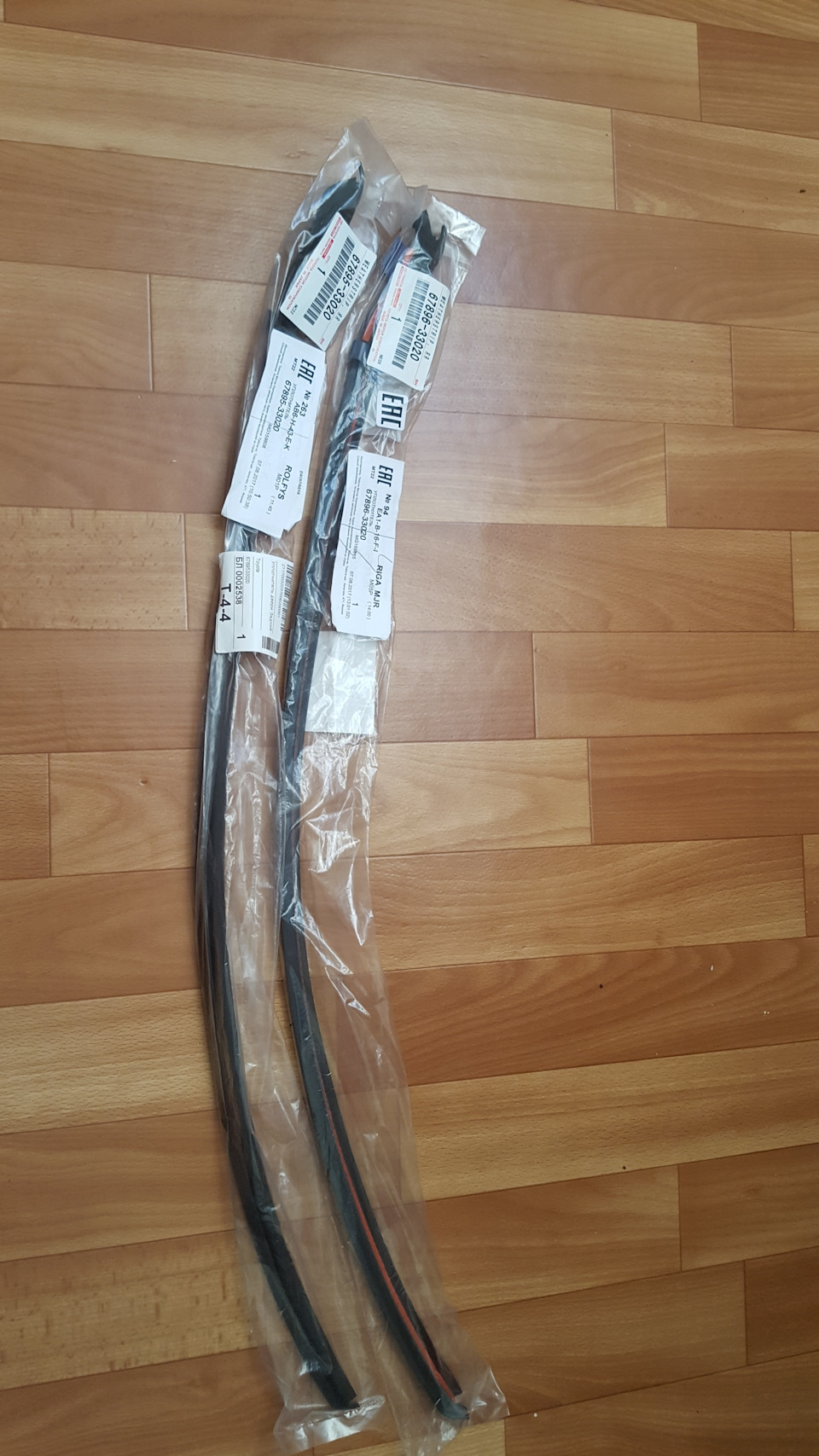 6789533020 РЕЗИНКА ПРАВ. ДВЕРИ TOYOTA LEXUS | Запчасти на DRIVE2