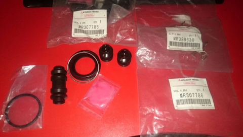 MR389630 ЗАЖИМЫ ЗАДНИХ КОЛОДОК, КОМПЛЕКТ Mitsubishi | Запчасти на DRIVE2