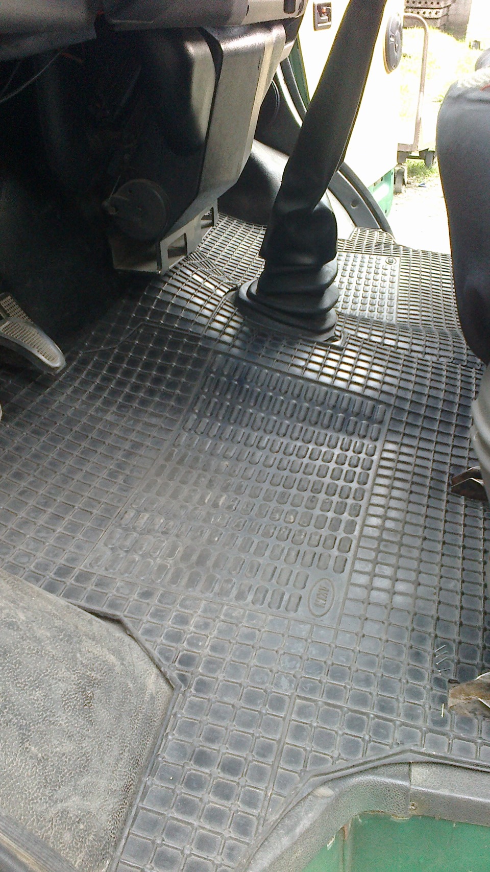 Новый коврик — Ford Transit (4G), 2,5 л, 1986 года | тюнинг | DRIVE2