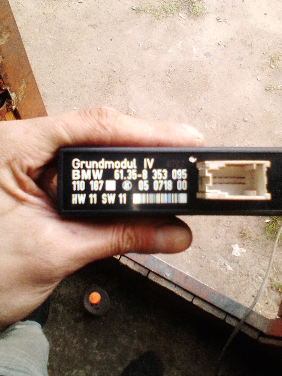 нужен на опыты ZKE (блок комфорта) или сдернуть на проверку с авто ...