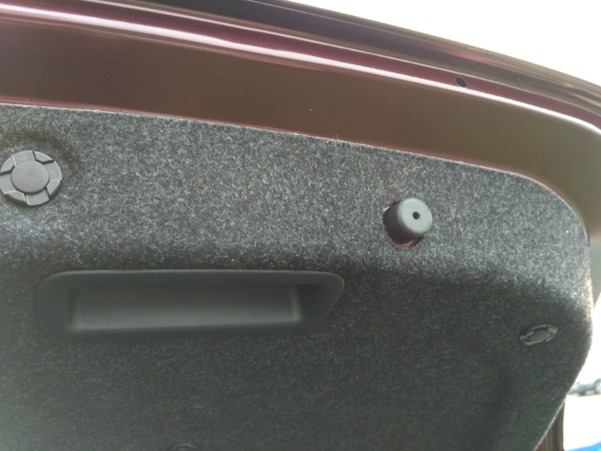 Резиновые отбойники крышки багажника — Nissan Teana (J32), 2,5 л, 2011 ...