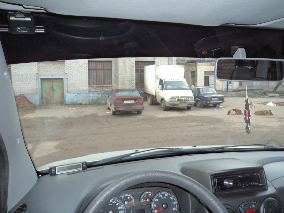 Солнцезащита на лобовое стекло. — FIAT Doblo (1G), 1,4 л, 2011 года ...
