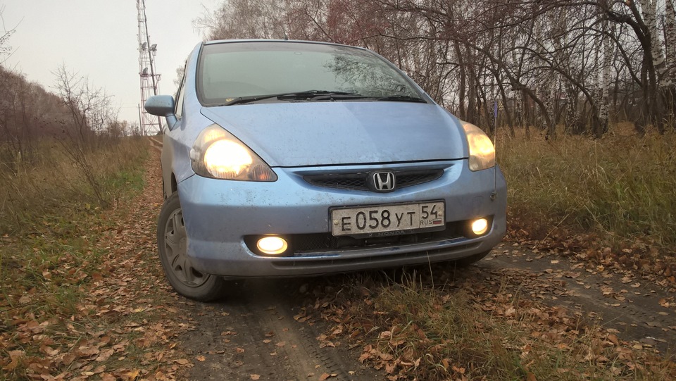 Противотуманные огни, динамики в зад и конечно же Рупр) — Honda Fit (1G ...