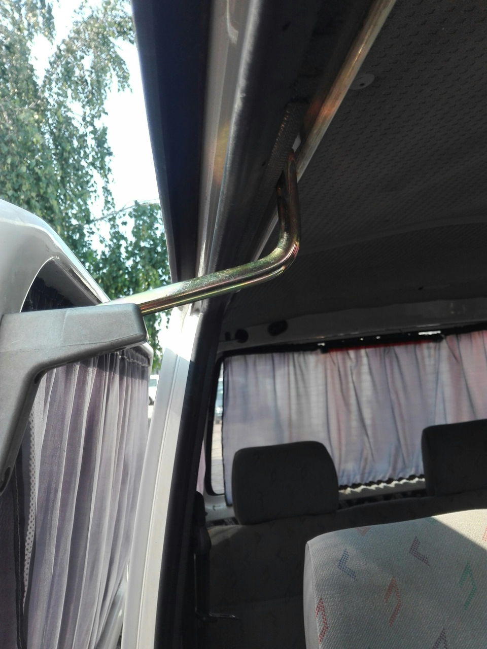 замена верхнего ролика сдвижки — Volkswagen Transporter T4, 1,9 л, 1998 ...
