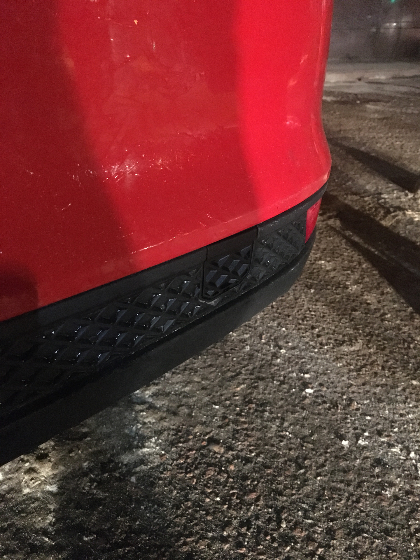 Заглушка на задний бампер — Ford Focus III Hatchback, 1,6 л, 2012 года ...
