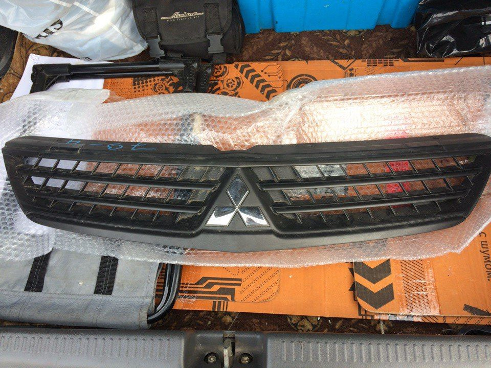 Решетка радиатора и бампер который сам себя ремонтирует — Mitsubishi ...