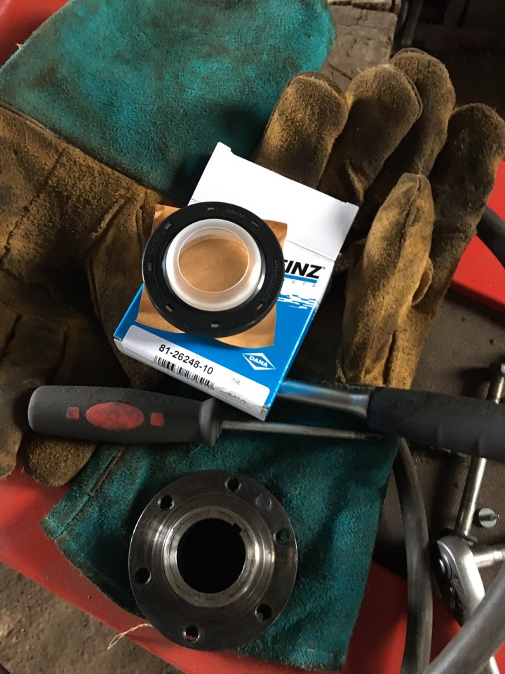 812624810 Уплотняющее кольцо, коленчатый вал VICTOR REINZ | Запчасти на ...