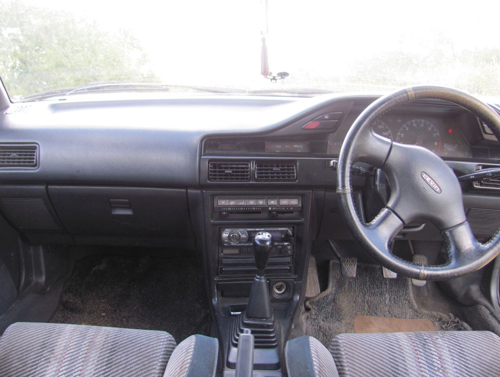 фото салона и подкапотного — Toyota Corolla Levin (AE91/92), 1,6 л, 1991 года | фотография | DRIVE2