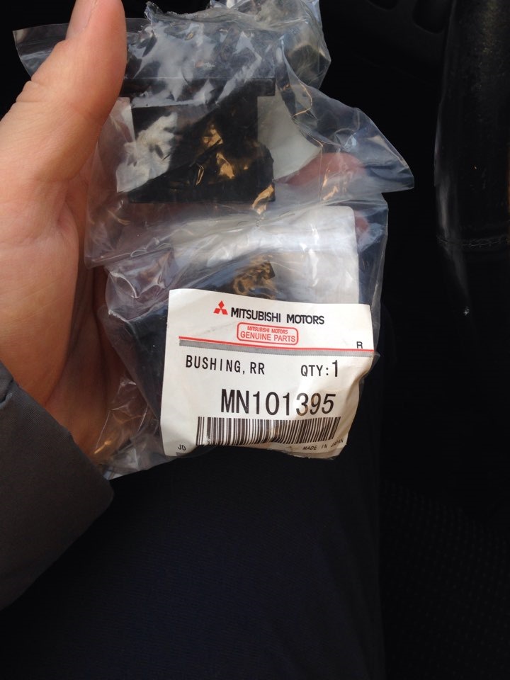 Втулки заднего стабилизатора — Mitsubishi Lancer X, 1,8 л, 2008 года ...