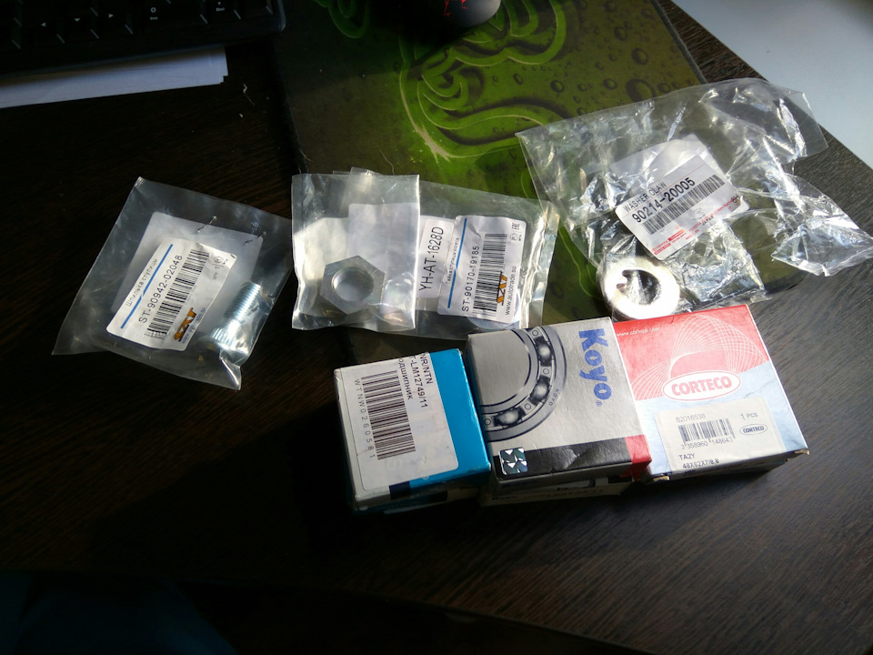 Замена подшипников передней ступицы — Toyota Crown (S140), 2,5 л, 1994 ...