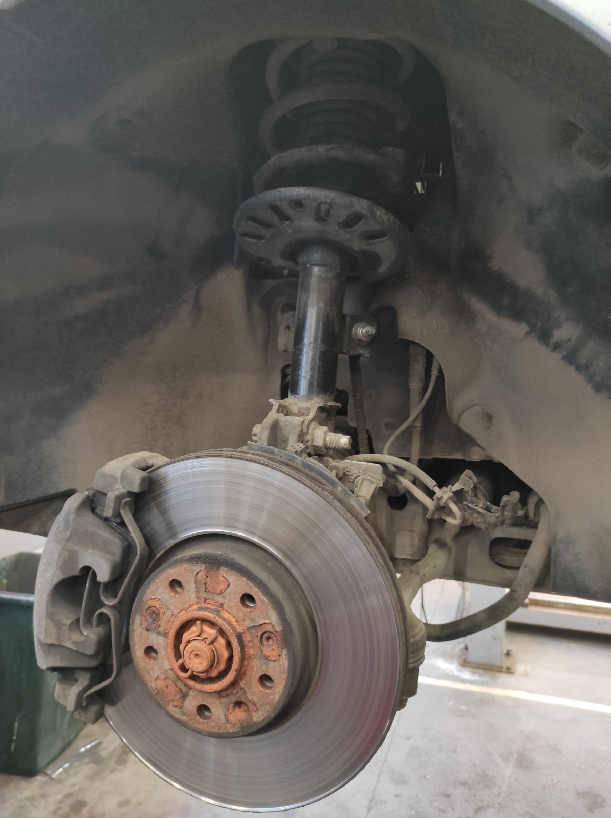 Стуки в передней подвеске и замена амортизатора! — Citroen Spacetourer ...