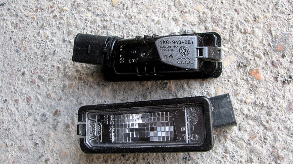 1K8943021 Фонарь освещения номерного знака VAG | Запчасти на DRIVE2