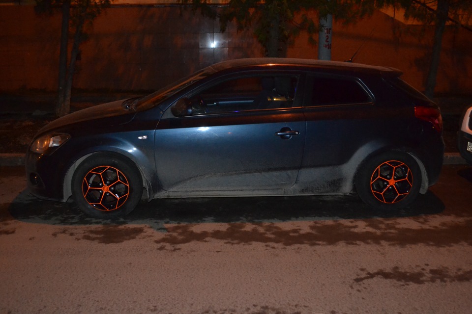 Новые черно-оранжевые диски на лето R15 — KIA Pro_Ceed (1G), 2 л, 2008 ...