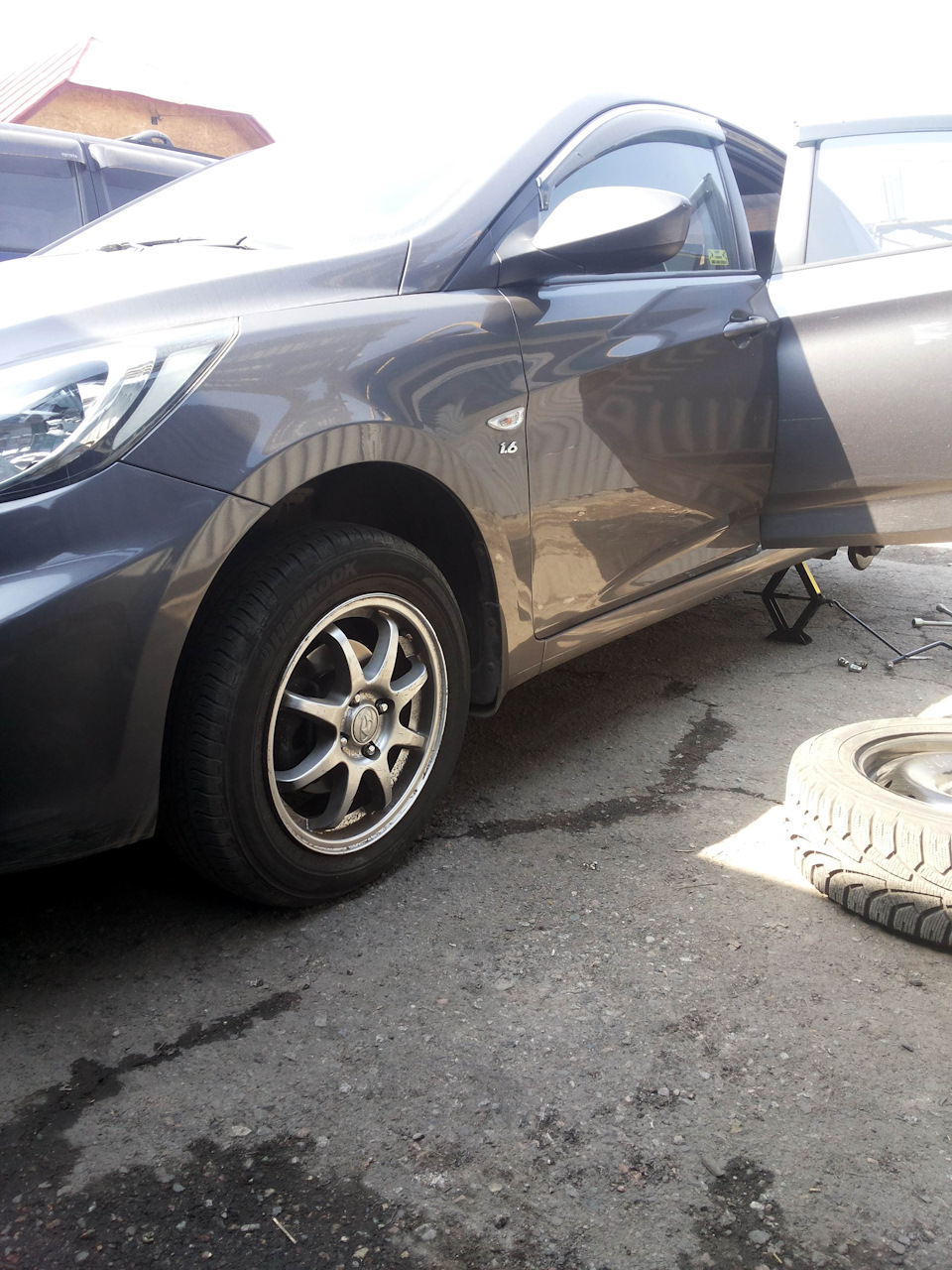 Пришла весна, менняем колеса — Hyundai Solaris, 1,6 л, 2011 года | шины ...