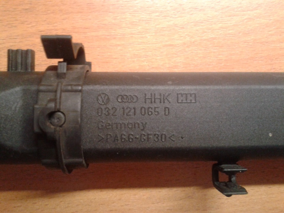 032121065D Патрубок системы охлаждения двигателя / Audi, Seat, Skoda ...