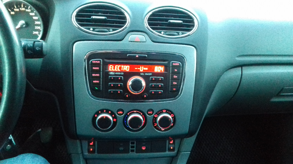 Установка подогрева сидений — Ford Focus Sedan II, 1,8 л, 2011 года ...