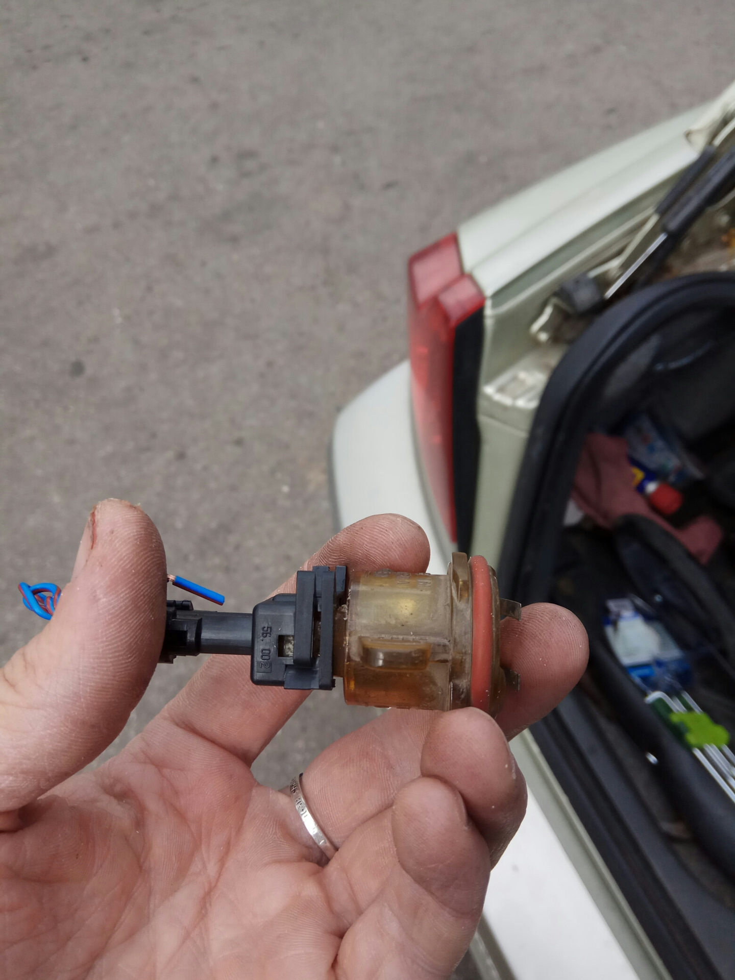 Замена штекера противотуманки. — Volvo S60 (1G), 2,4 л, 2005 года ...