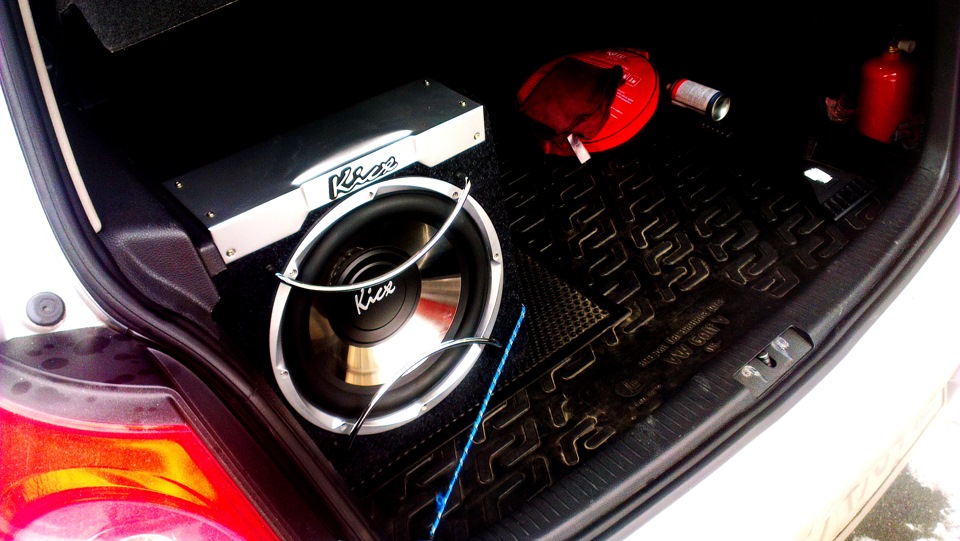 Саб Kicx ICQ 250BA — Volkswagen Golf Mk5, 1,9 л, 2008 года | автозвук | DRIVE2