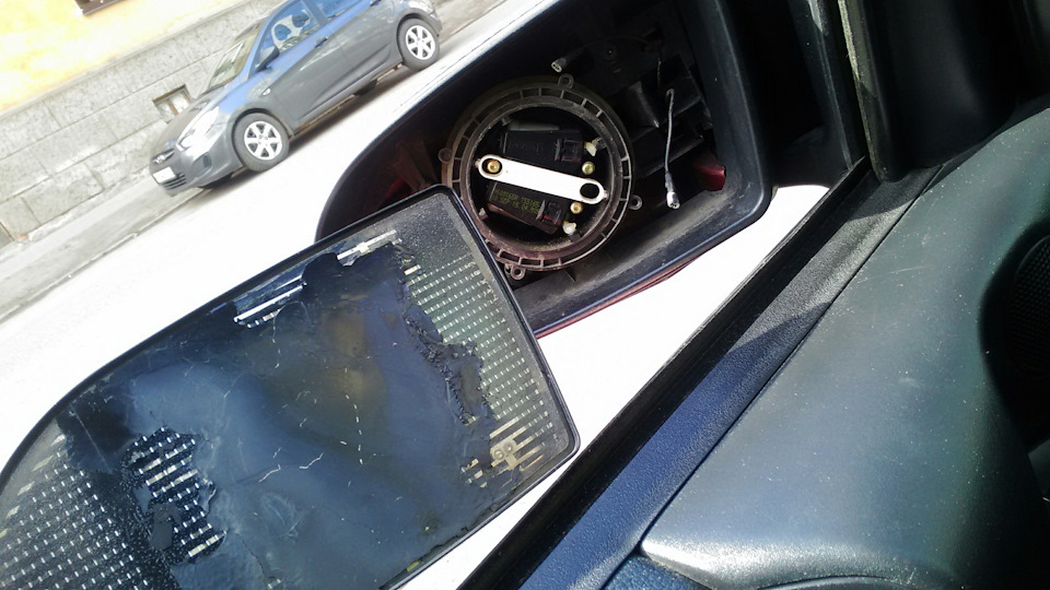 Отклеелось зеркало бокового вида — Opel Zafira A, 1,8 л, 2000 года ...