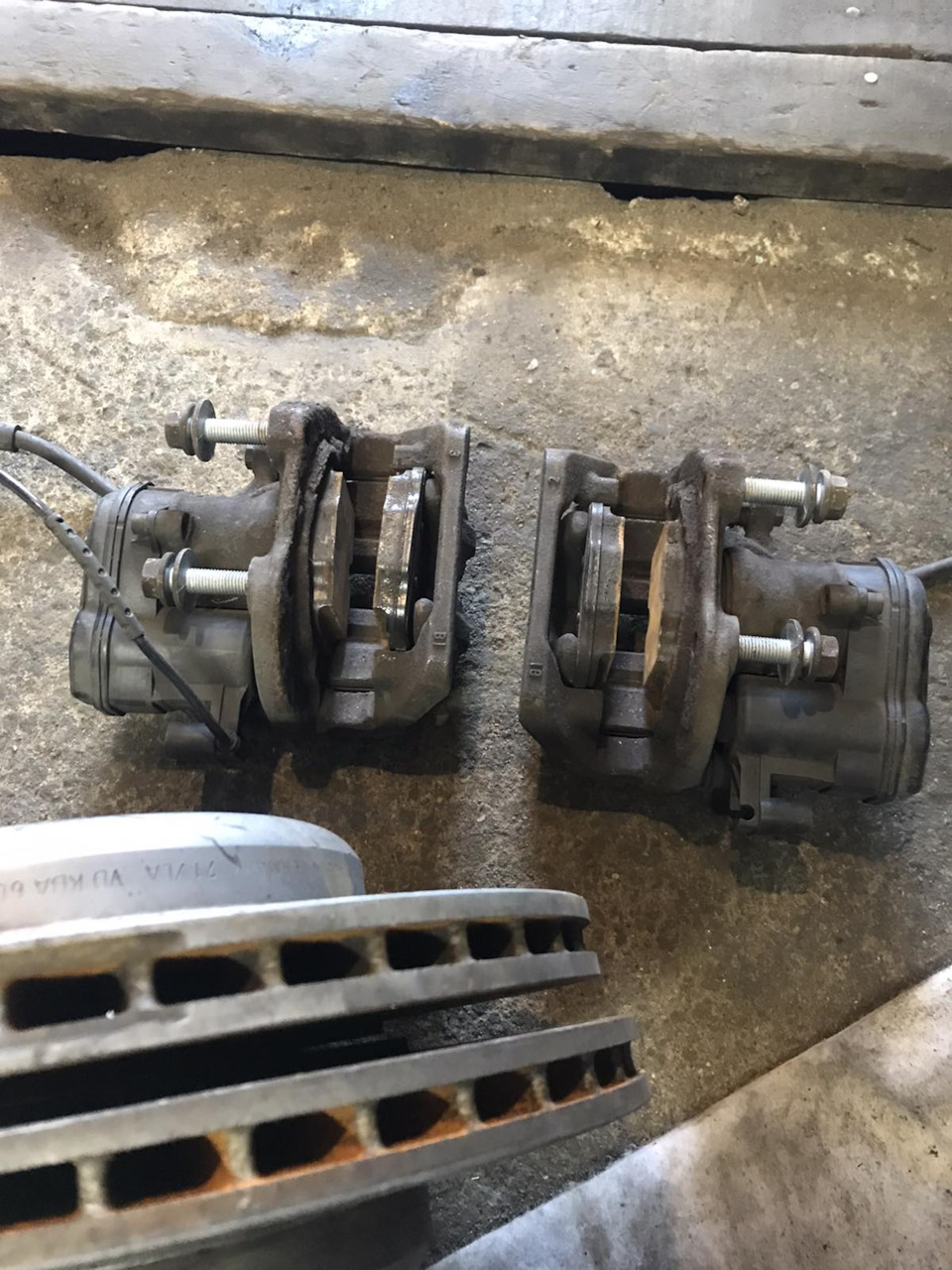 №24: Переход на задние тормоза 345х24. — BMW X3 (F25), 3 л, 2011 года ...