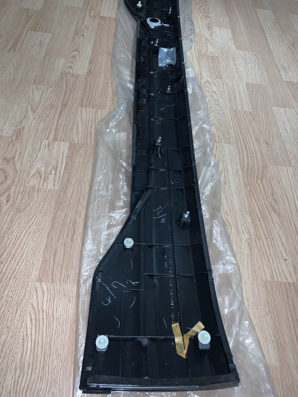 Оригинал накладка 5-й двери. 5817A092 MR157102 — Mitsubishi Pajero ...