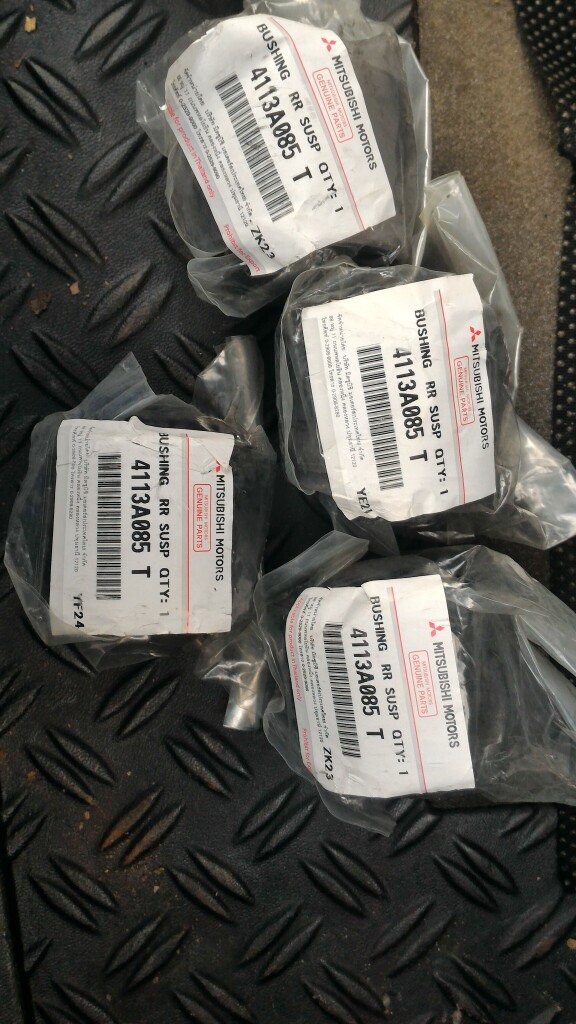 4113A085 Сайлентблок заднего продольного рычага PAJERO/MONTERO SPORT 05 ...