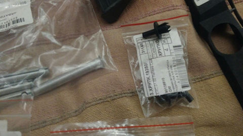 90138810 ПИСТОН КРЕПЛЕН ПОДКРЫЛКОВ — N ES GM | Запчасти на DRIVE2