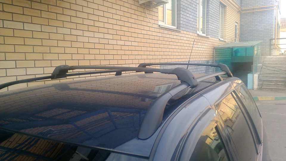 Поперечины на штатные рейлинги — Volkswagen Golf Mk4, 1,4 л, 2003 года ...