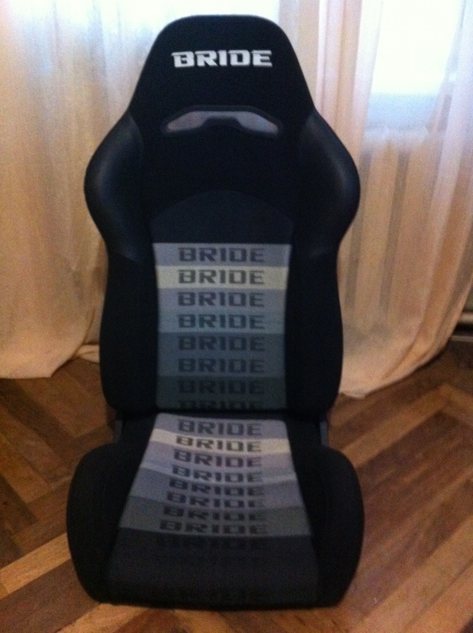 Кресла Bride Digo Type-R GRADATION LOGO — Honda Civic 4D (8G), 1,8 л ...