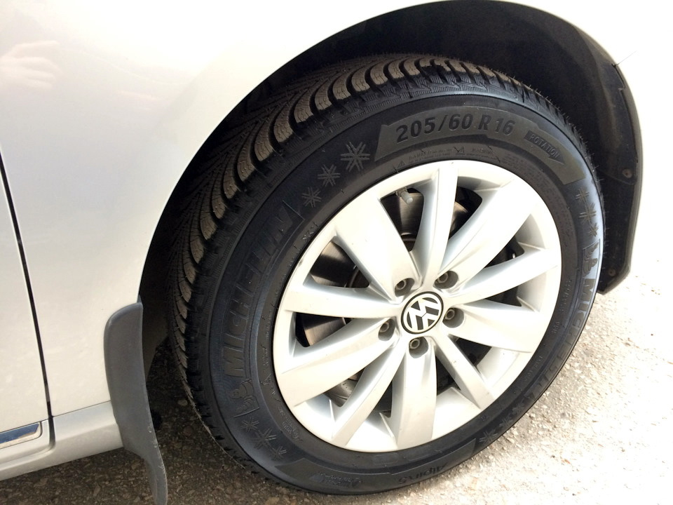 Переобулся на зиму — Volkswagen Passat B7, 1,8 л, 2011 года | шины | DRIVE2