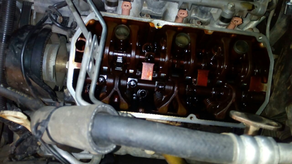 замена прокладок клапанных крышек, замена прокладок свечных колодцев ...